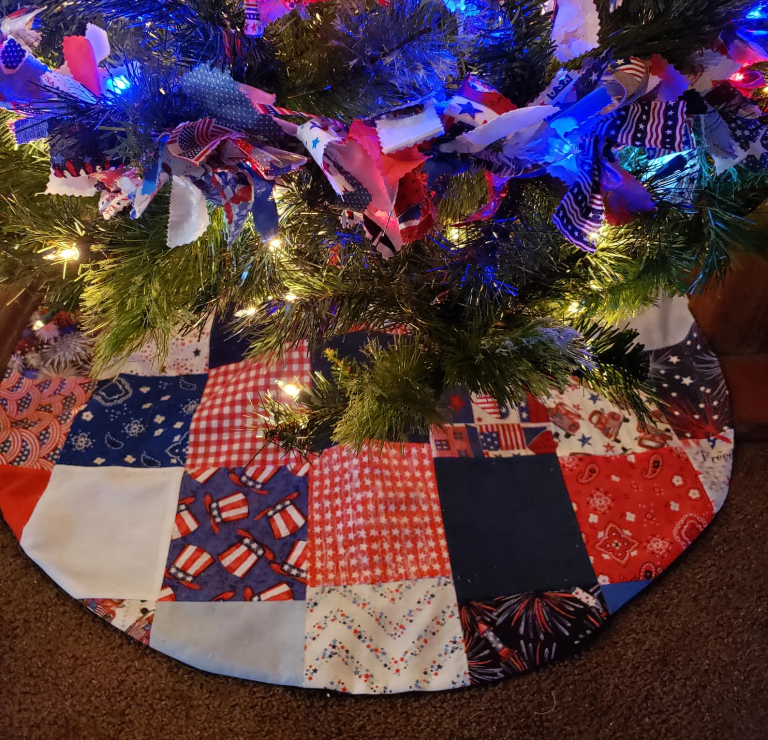 Patriotic Tree for Memorial Day and 4th of July – Holidays Lane Blog